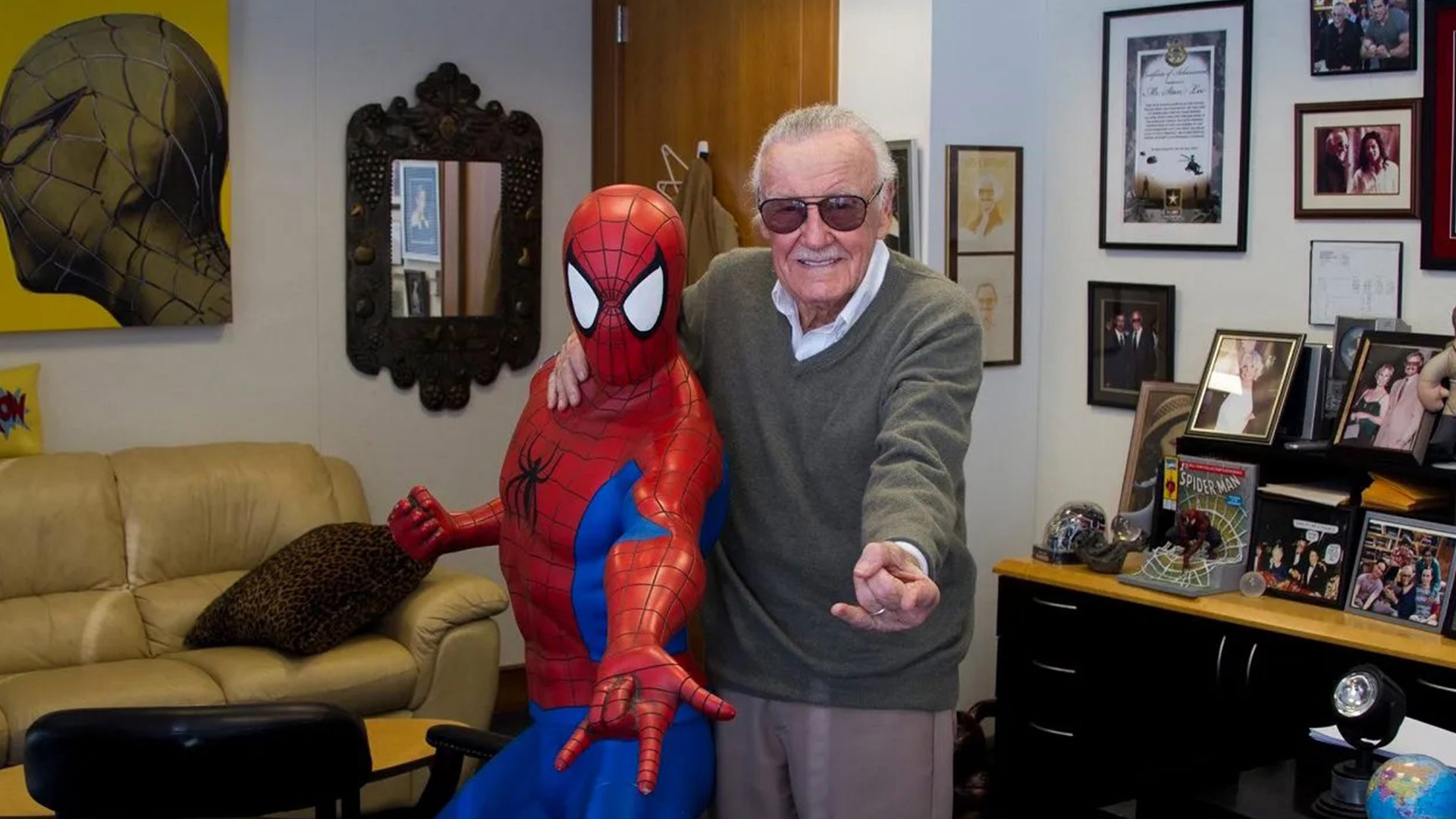 نقد مستند استن لی Stan Lee | خالق ابرقهرمان‌های مارول - زومجی