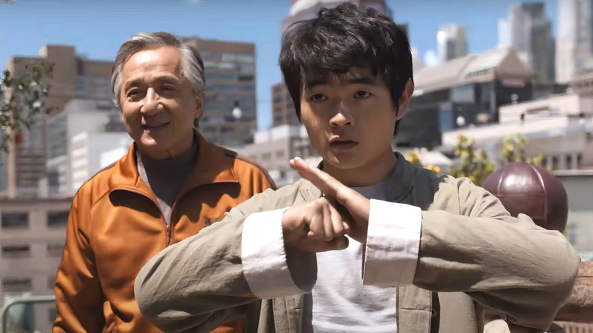 مبارزه دیدنی جکی چان با شاگردش در کلیپ فیلم Karate Kid: Legends - زومجی